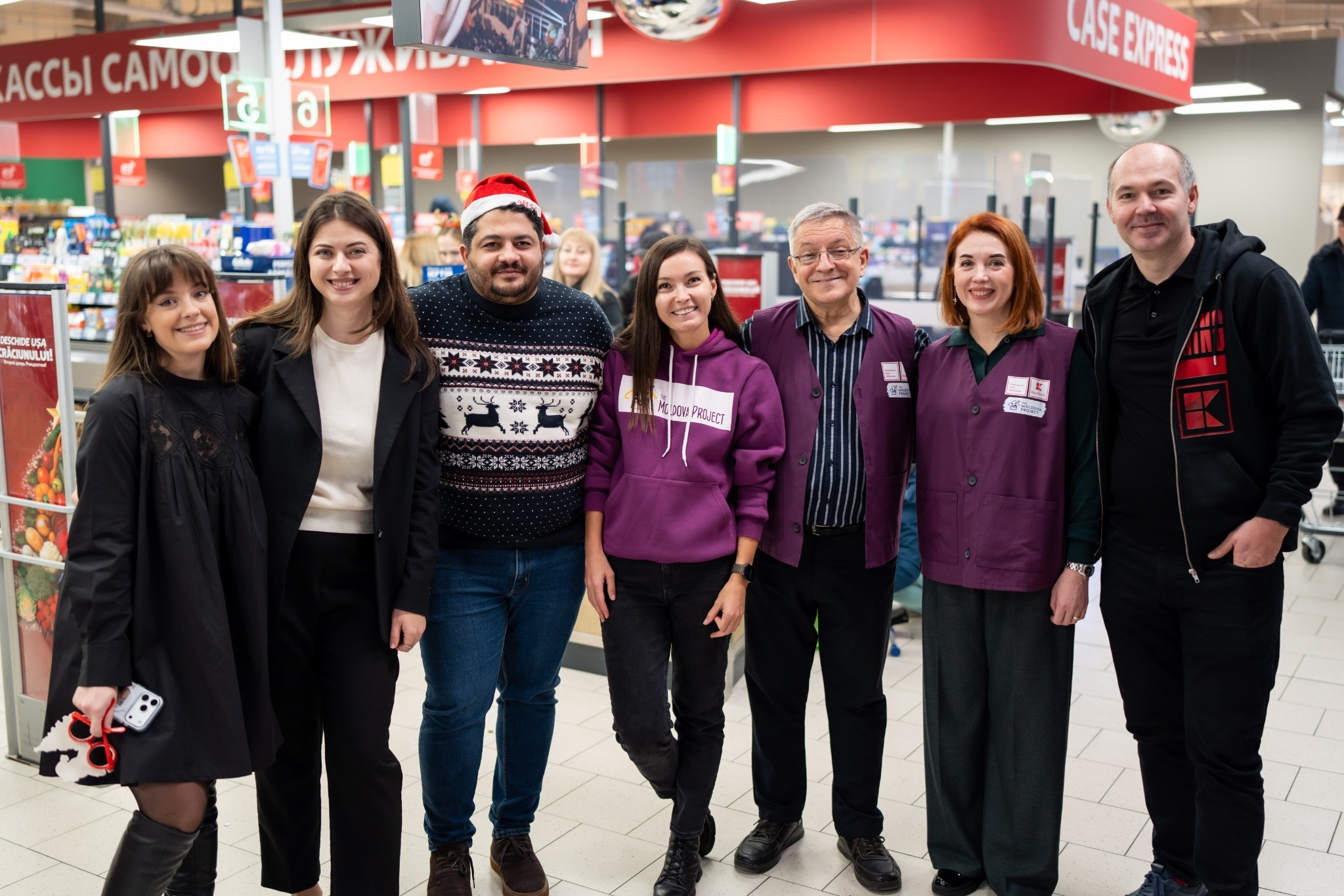 Zeci de persoane publice au devenit casieri pentru o zi. Peste 420.000 ...